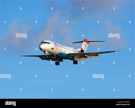 Oe Lve Austrain Airlines Fokker 100 Aircraft Landing At London Heathrow