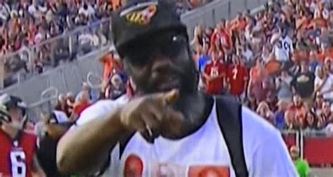 Nfl Hof Inductee Ed Reed Wears T Shirt Featuring Victims Of Fatal