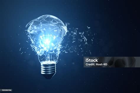 3 차원 일러스트 레이 션 개념 창의적 사고와 혁신적 솔루션 파란색 배경에 폭발 빛 전구 로우 폴리곤 모델링에 대한 스톡 사진 및 기타 이미지 로우 폴리곤 모델링 전구