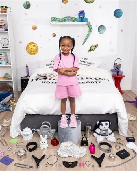 Balenciaga Balenciaga En Problemas Tras Lanzar Una Campaña De Niños