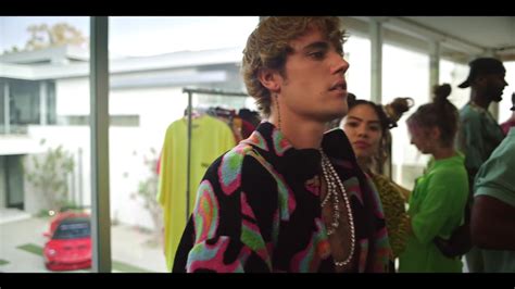 AusCAPS Justin Bieber Shirtless In Popstar Music Video