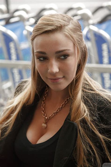 Kendra Sunderland Pic
