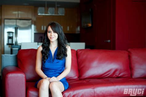 SeXy HoT BaBeS BRYCI LEATHER SOFA