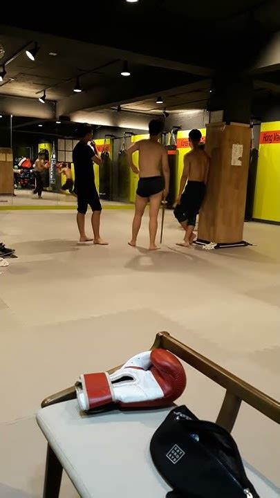 경수야ㅋㅋㅋ 옷을 잘벗는 아이들ㅋㅋ Youtube