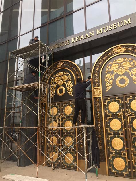 Ж Цолмонхүү Бид зориуд Чингис хаан музейд “алтан” босго хийж өгсөн Учир нь
