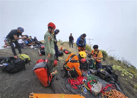 Mount Rinjani Touristin Auf Vulkan In Indonesien Vermisst