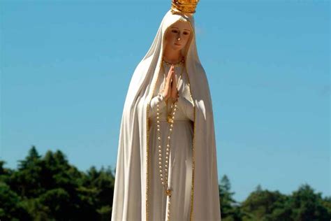Destello Celestial Historia de las apariciones de la Virgen de Fátima