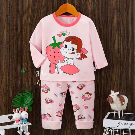 جدیدترین مدل بلوز شلوار راحتی بچه گانه طرح دختر و توت فرنگی 100 نخ ضد