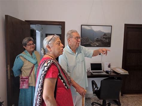 Dr Shriram And Deepa Lagoo Visit To Indiaart Gallery