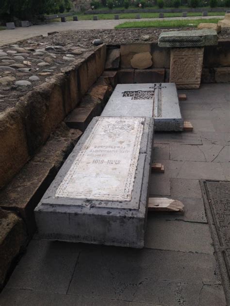 რატომ შეცვალეს სვეტიცხოველში მელქისედეკ I ისა და ვახტანგ გორგასლის საფლავის ქვები Netgazeti