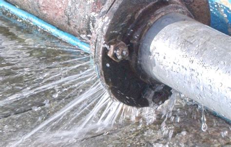 Khomeini Chowk Residents Slam Phe For Failing To Repair Leaking