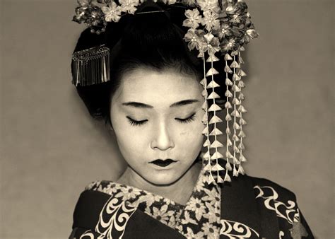 Image Tagged With Maiko Geisha Mameroku Okiya On Tumblr