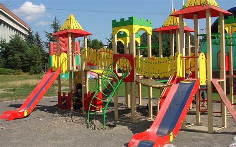 В Солотвині відкрили оновлений дитячий майданчик Український Простір Прикарпаття