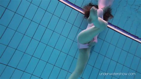 Enjoy Roxalana Underwater Naked In Pool