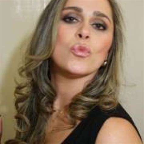 Stream Fernanda Perinotti Music Listen To Songs Albums Playlists