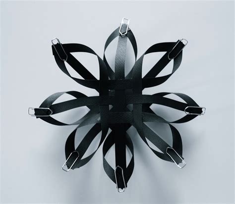 Красивые снежинки из бумаги своими руками схемы новогодних поделок Оригинальные поделки