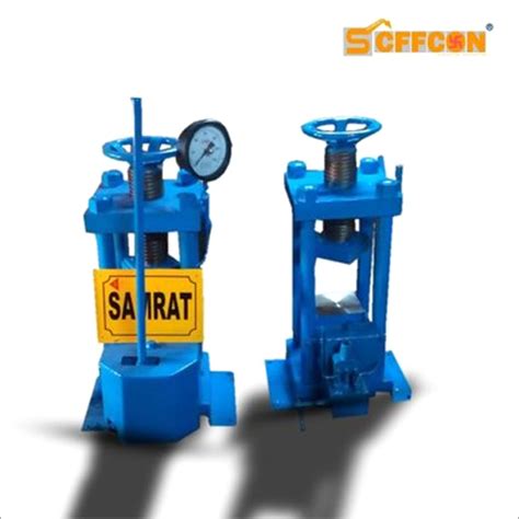 Industrial Cube Compression Testing Machine At 35000 00 Inr In Kolkata Samrat Traders
