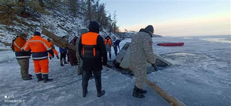Хөвсгөл нуурт живсэн автомашин болон зорчигчийн цогцсыг гаргажээ
