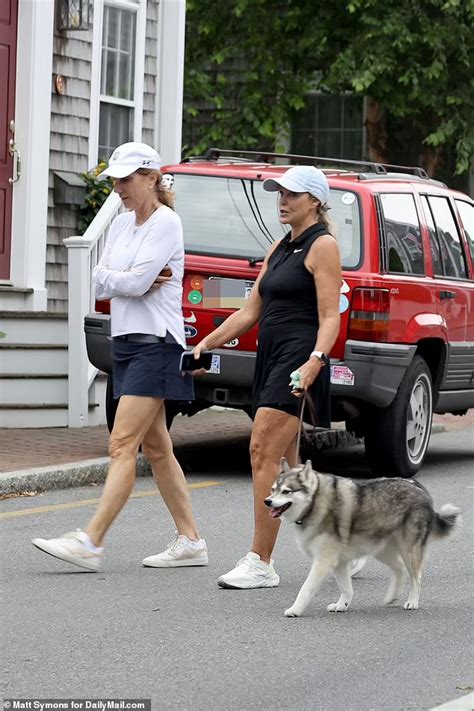 Bill Belichicks Ex Linda Holliday Finally Leaves His House After He