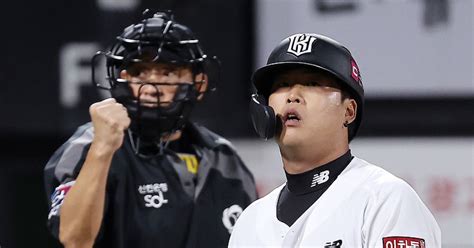 1년 전 반토막 난 연봉 여전히 동결…인고의 시간 보내는 Kt 강백호