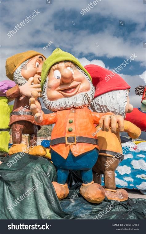 Snow White Bashful Images Stock Photos Vectors Shutterstock