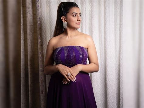 Akshara Singh Glam Look In Purple Strapless Gown See Photos Akshara Singh Photos अक्षरा सिंह