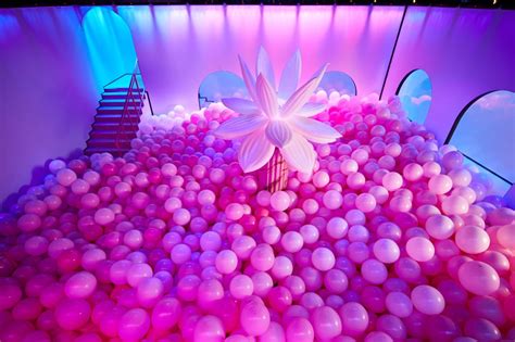 Los Angeles Unveils Bubble Planet Experience To Relieve Stress