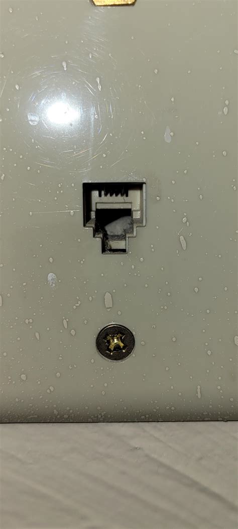 Cant Fit Ethernet Cord In Here The Port Is Too Small What Am I Missing R Homenetworking