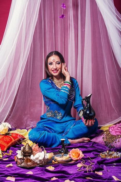 Hermosa Chica En Traje Nacional Indio Sari Foto Premium