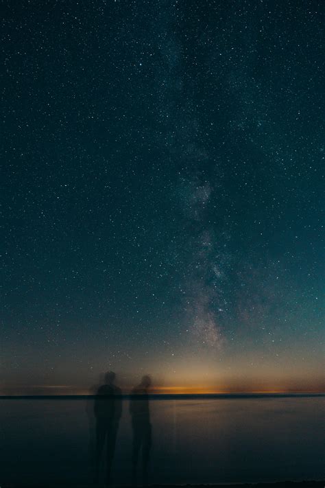 Copy Space 갤럭시 고요함 긴 노출 디지털 벽지 맑은 밤 무한대 물 반사 밤 밤하늘 별 별빛 별이 빛나는 별이 빛나는 하늘 서 있는 성운