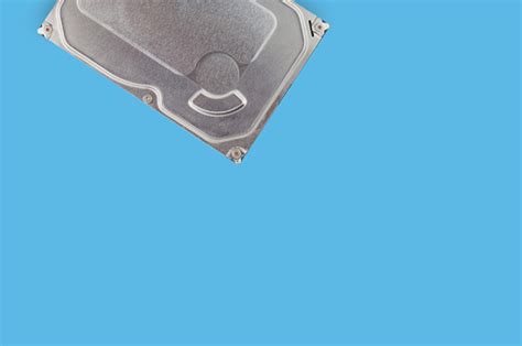 파란색 테이블에 컴퓨터에 대 한 하나의 하드 디스크 드라이브 평면도 컴퓨터 수리 개념입니다 텍스트의 공간 복사 공학에 대한 스톡 사진 및 기타 이미지 Istock