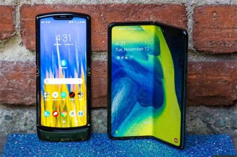 Motorola Razr Vs Samsung Galaxy Fold The War Of Foldable Phones Mobygeek Com