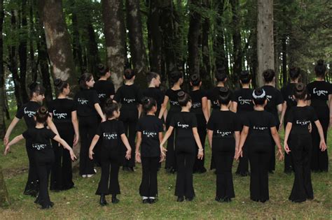 ქართული ცეკვის სამოყვარულო სტუდია ნიელი Home