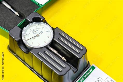 Close Up Accuracy And Precision Indicator Dial Gauge Equipment For Measuring Dimension Depth