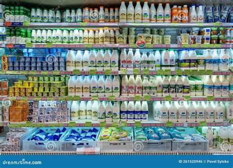 Zuivelafdeling Supermarkt Winkel Voor Zuivelproducten Minsk Belarus