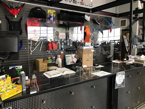 Machining Of Plastic Parts For Manufacturing Plexiglass Protective Screens