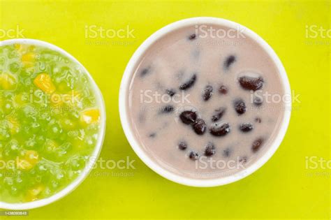 시럽에 팥 코코넛 밀크에 타피오카 진주를 곁들인 옥수수 태국 디저트 고기에 대한 스톡 사진 및 기타 이미지 고기 노랑