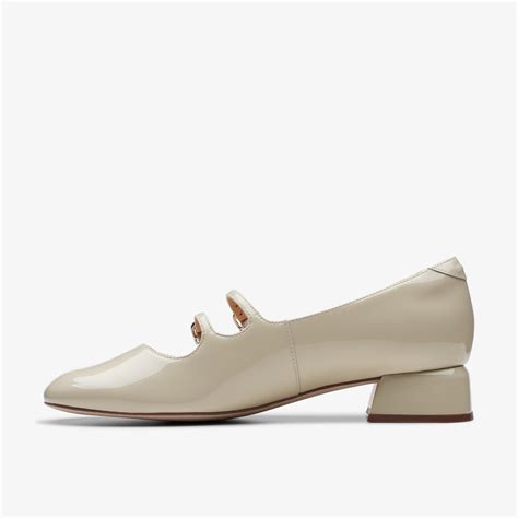Chaussures Mary Jane En Cuir Verni Ivoire Pour Femmes Daiss 30 Shine Clarks