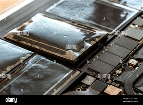 Lithium Ion Battery Laptop Hi Res Stock Photography And Images Alamy