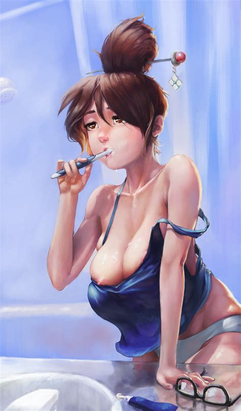 Foto De Mei Brushing Her Teeth