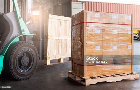 화물 발송 상자 산업화물 트럭 및 창고 지게차 선적 컨테이너에화물을적재 물류 및 운송 0명에 대한 스톡 사진 및 기타 이미지 0명 건축물 공장 산업 건물 Istock