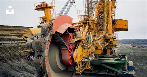 노란색 산업용 크레인 사진 Unsplash의 무료 건축 이미지