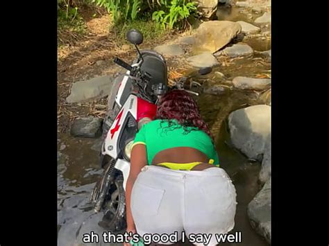 Ayudo A Desconocida Y Ella Quer A Ir Al Bosque A Tener Sexo Conmigo Y Casi Nos Descubren