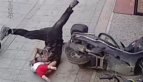 盘点那些监控下死瞬间，社死不可怕，最怕被记录下来 爱奇艺