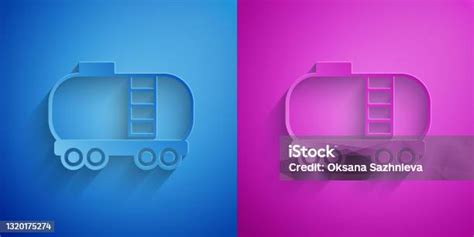 종이 잘라 오일 철도 시스터른 아이콘은 파란색과 보라색 배경에 격리 철도 자동차에 기차 오일 탱크 철도 화물 석유 산업 종이 아트 스타일 벡터 3차원 형태에 대한 스톡 벡터