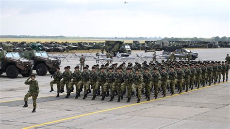 Влада спремила закон о војном року Премијер најавио да ће се брзо наћи пред посланицима — Rt Balkan