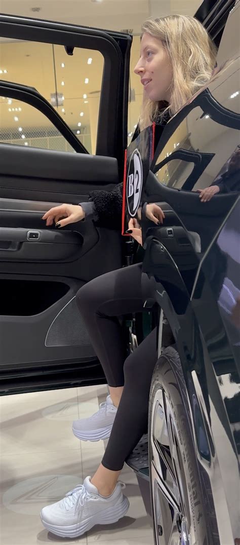 Amazing Blonde Girl With Nice Ass Spandex Leggings And Yoga Pants Forum