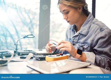 Engineering College Babe And Electronics With Woman Learning For Electrical Project