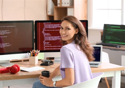 Menjelajahi Dunia Programmer Profesi Pencipta Di Era Digital