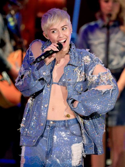 Miley Cyrus Perofrms At Mtv Unplugged In Hollywood Hawtcelebs